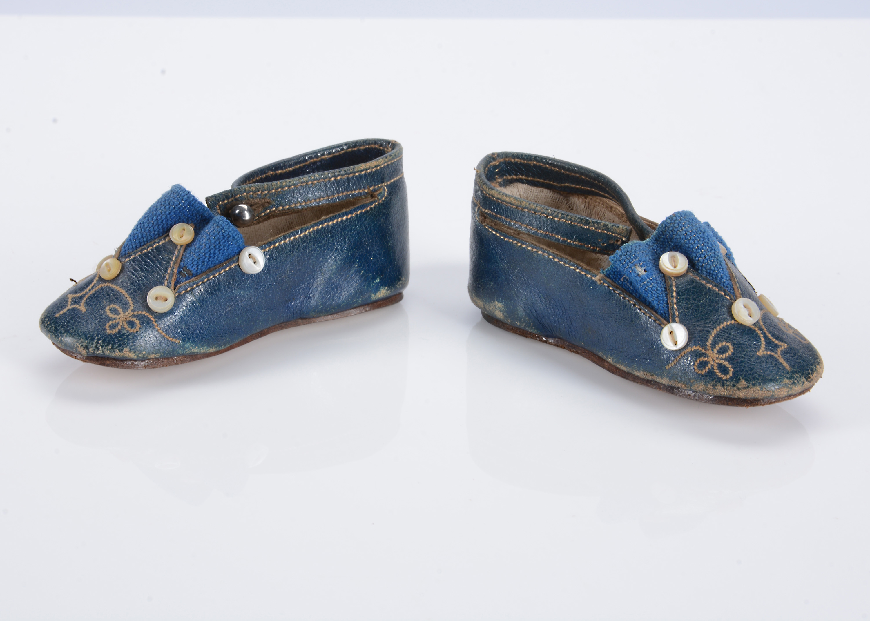 Lot 513 - A fine pair of 19th century doll’s shoes,